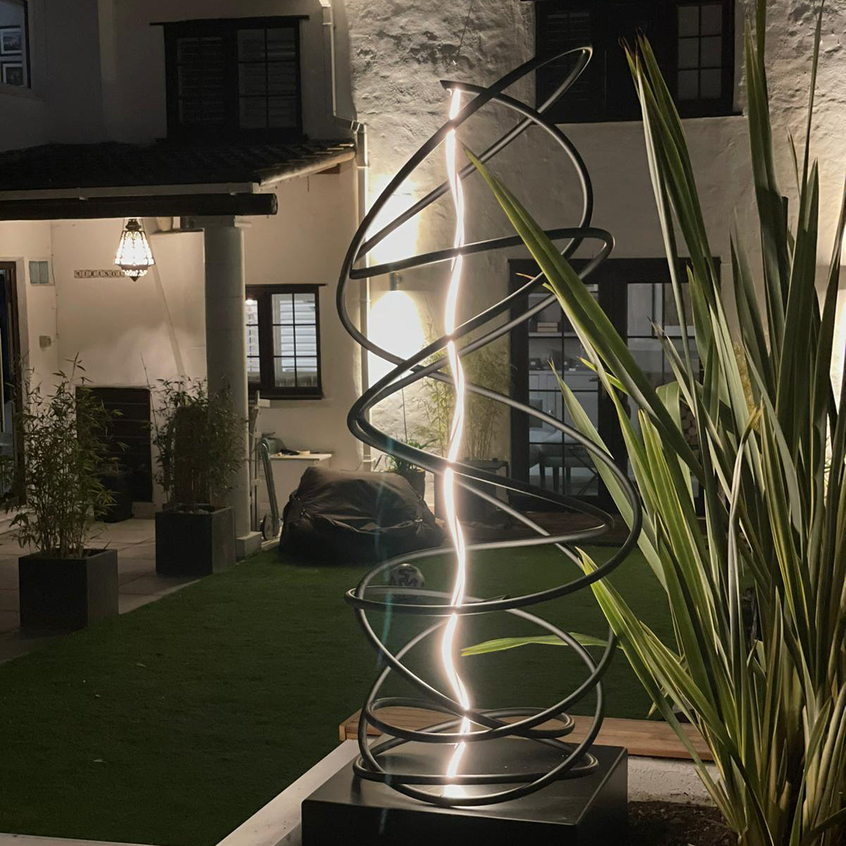 Black Spiral – Mark Beattie